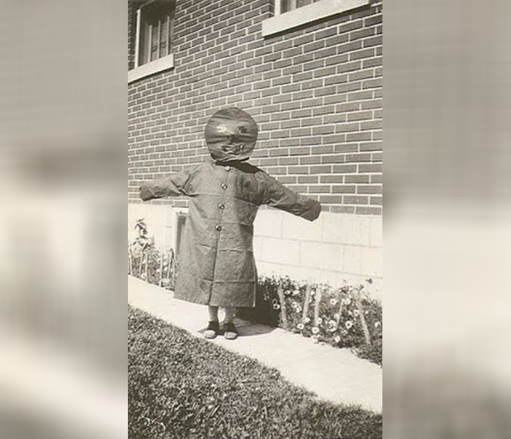 20 Incredibly Unsettling Vintage Halloween Costumes That Will Give You ...